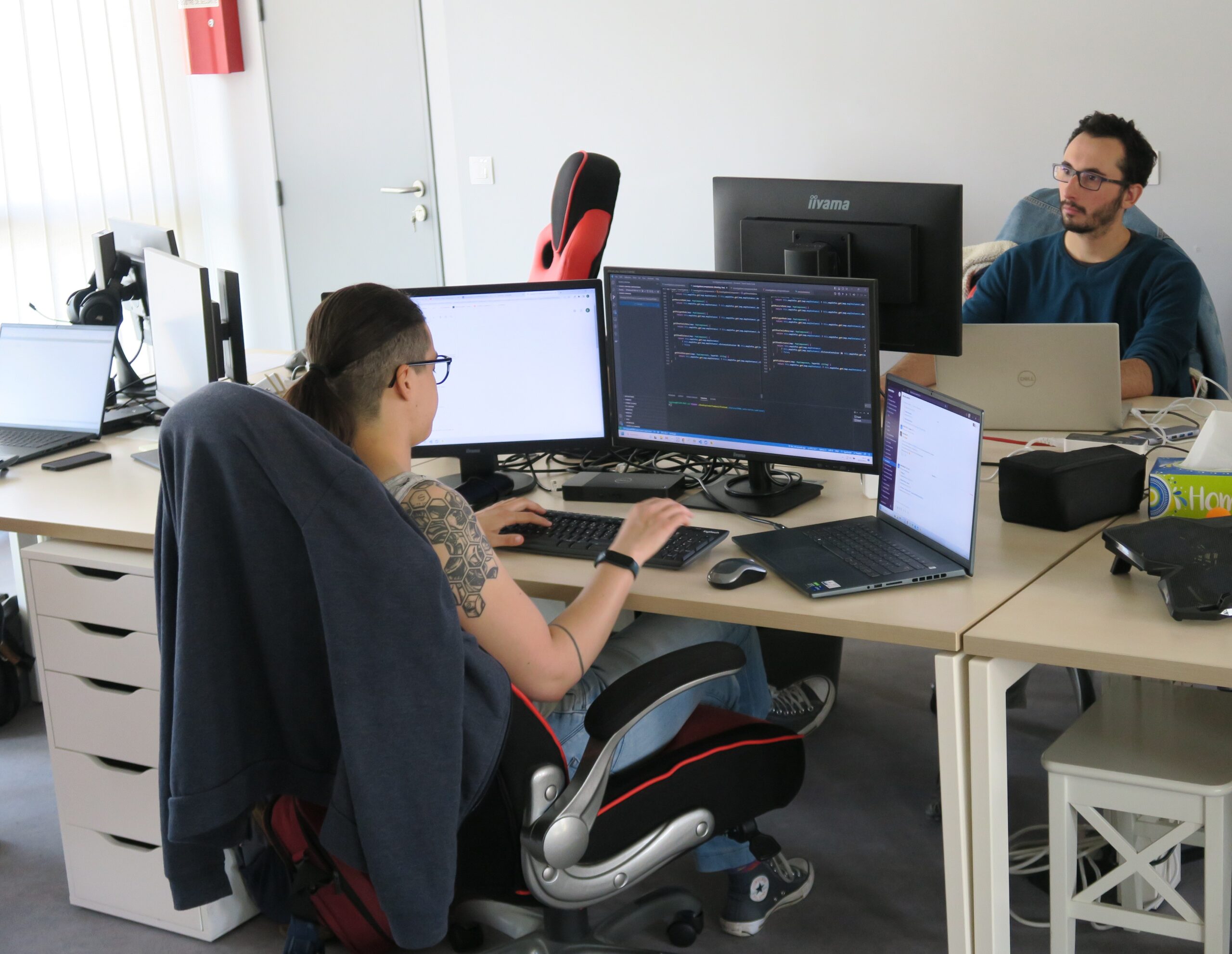 Les Avantages D un D veloppement Informatique Sur Mesure Waya Tech
